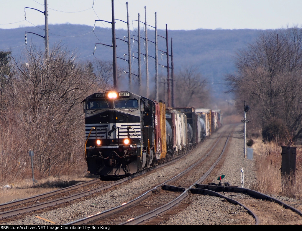 NS 9681 with westbound manifest freight